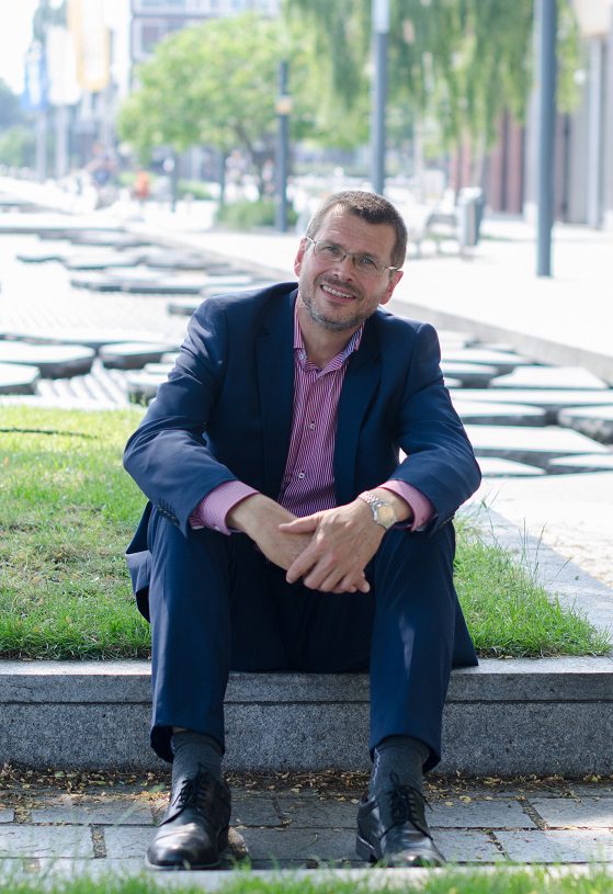 Erwin Damhuis' visie op vertrouwen: geef leiding vanuit je hart - HR ...